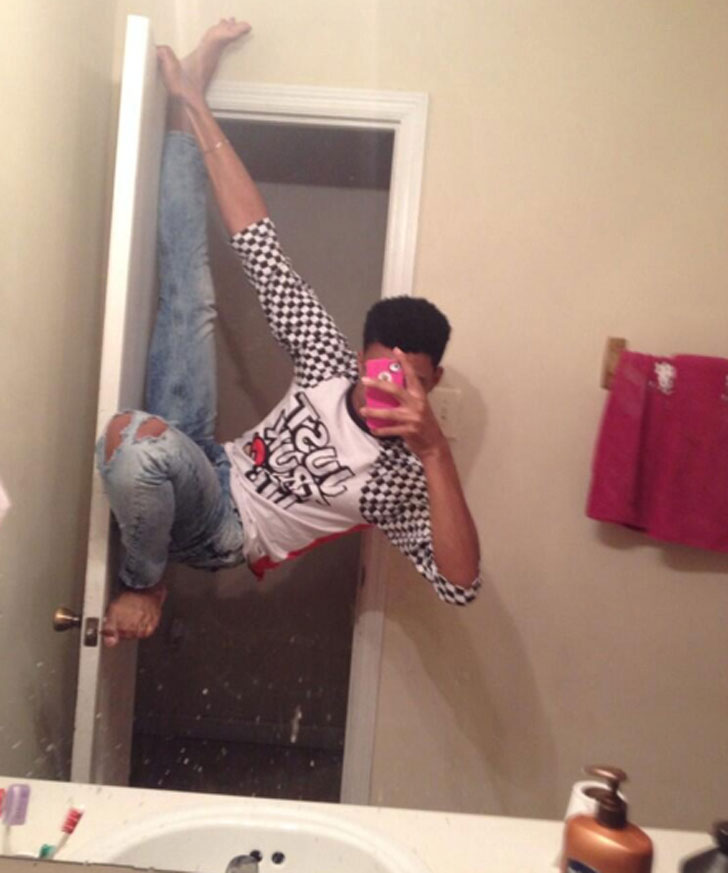 23 Weirdest Selfies On The Internet